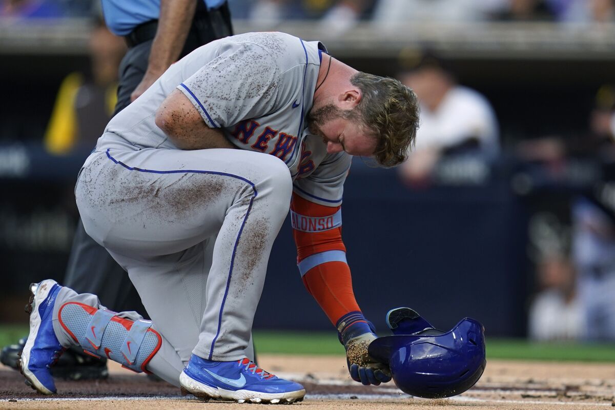 Mets Slugger Alonso Exits After Getting Hit on Hand By Pitch - Bloomberg