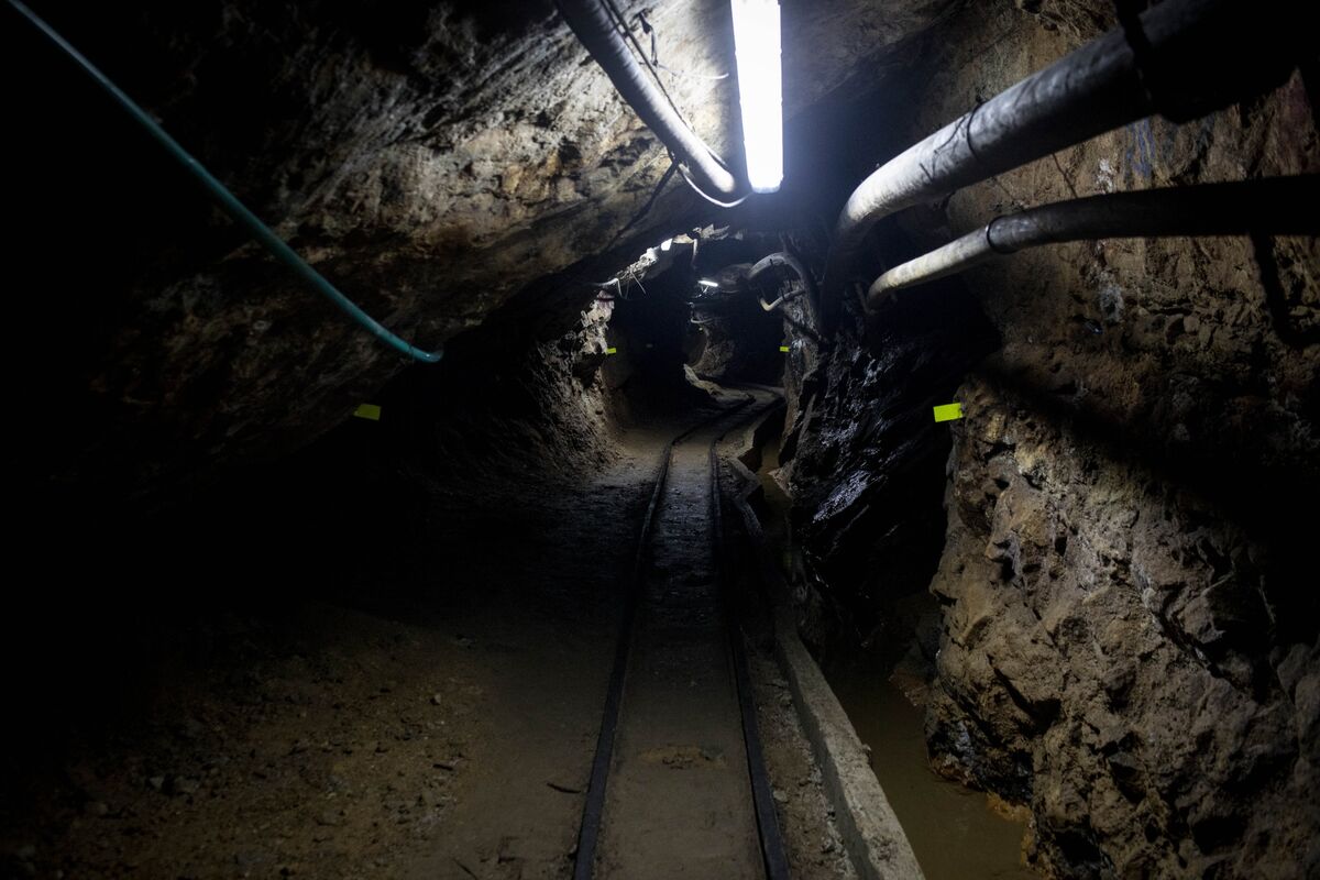 Gold Miner Kinross Sees Stable Production for Next Decade - Bloomberg