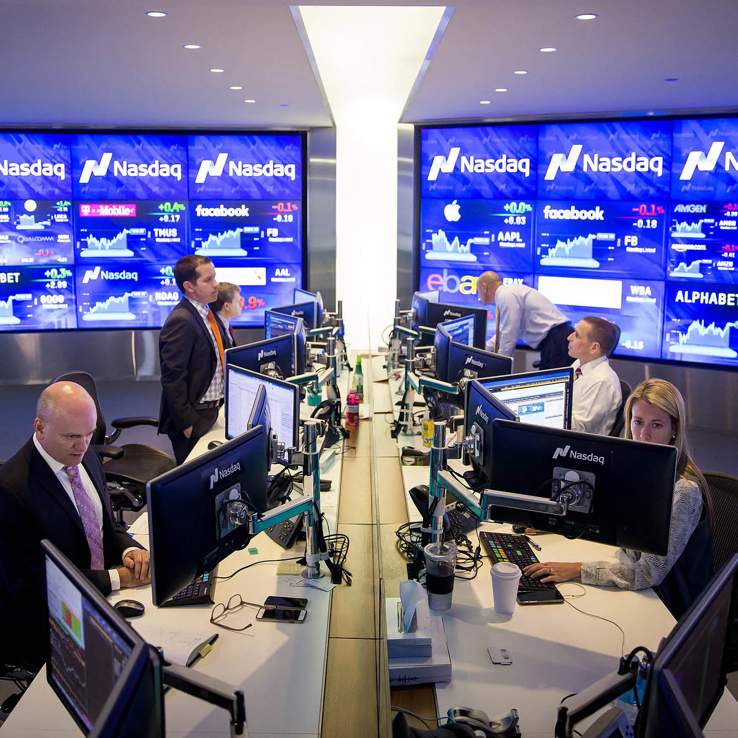 Big Bank Turns to Nasdaq for Help Running Its Currency Trading - Bloomberg