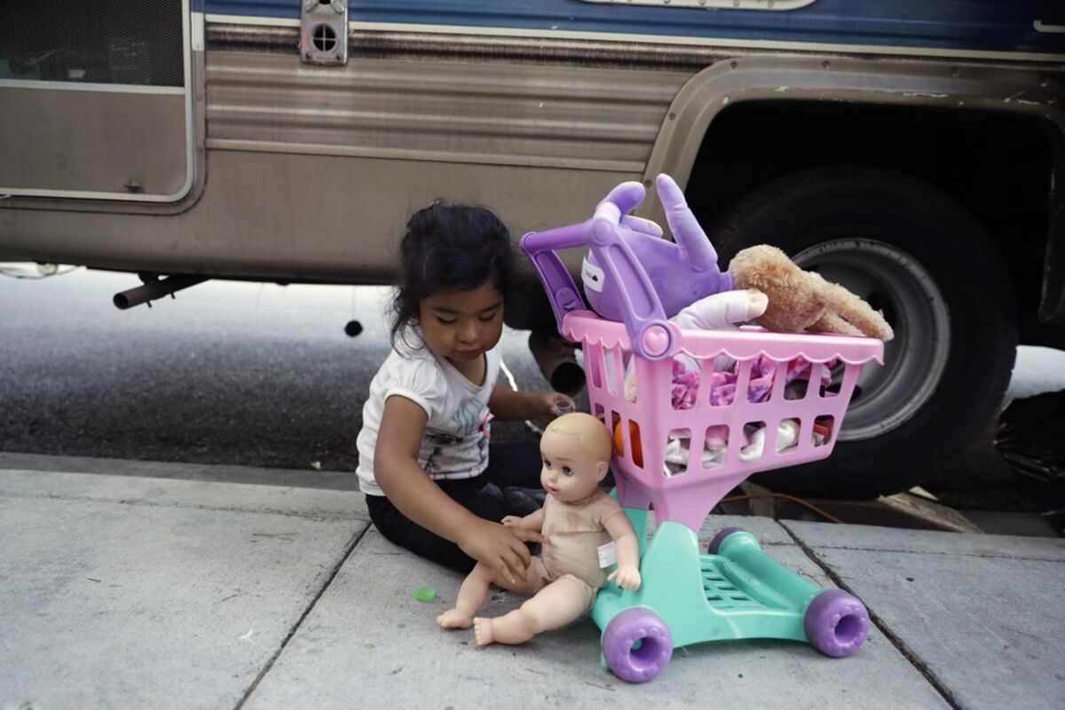 How to Move More Americans Out of Poverty - Bloomberg