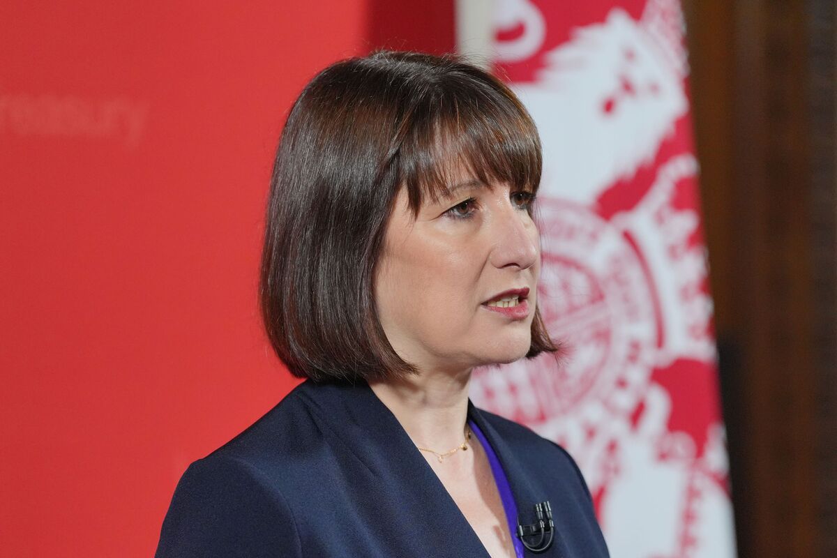 UK Deficit Overshoots in Blow to Reeves as Debt Hits 100% of GDP ...