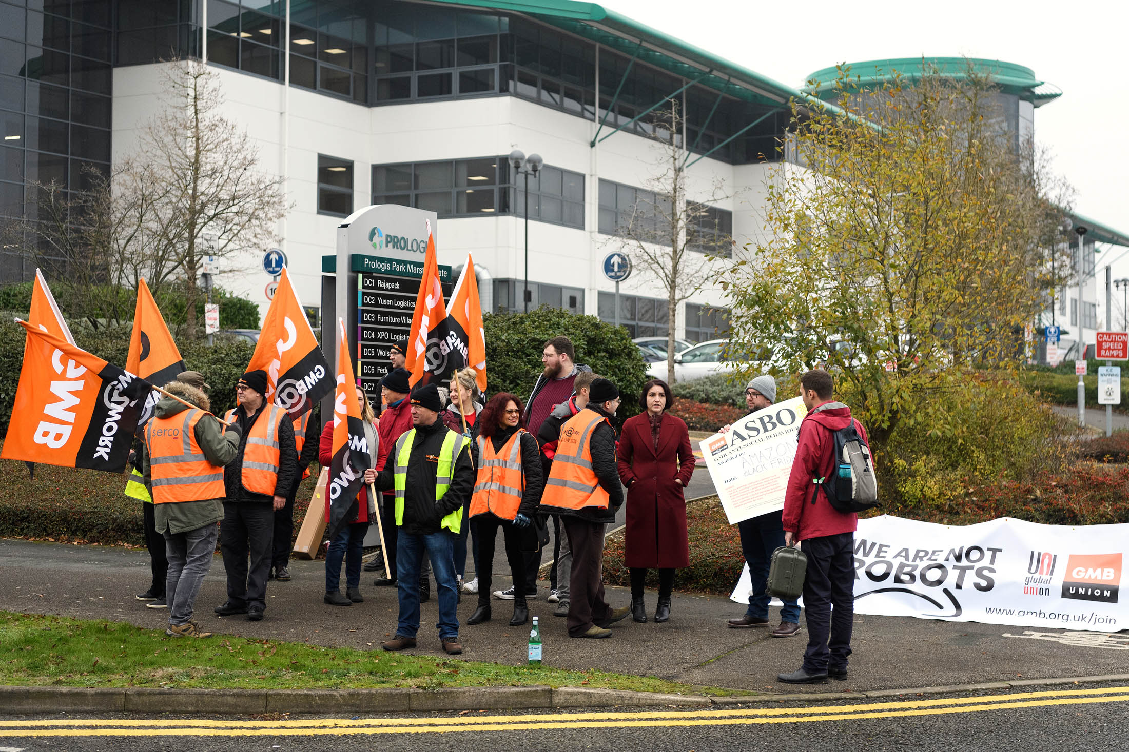 GMB Union Warns of UK Cash Shortage Over Christmas Due to Strike ...