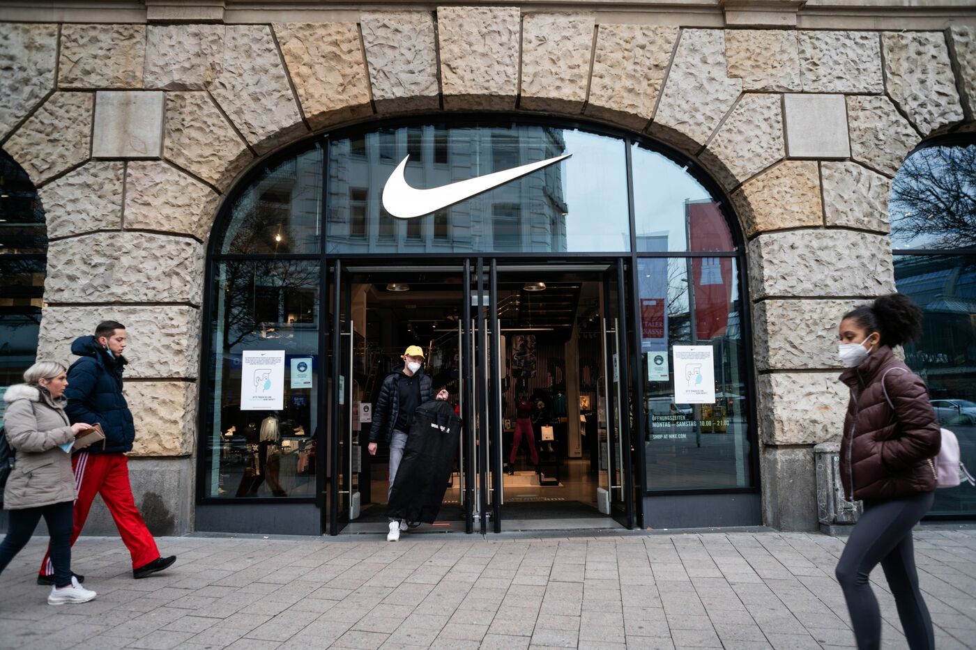 Nike (NKE) Management Changes: Thomas Clarke Shifts to Advising CEO ...
