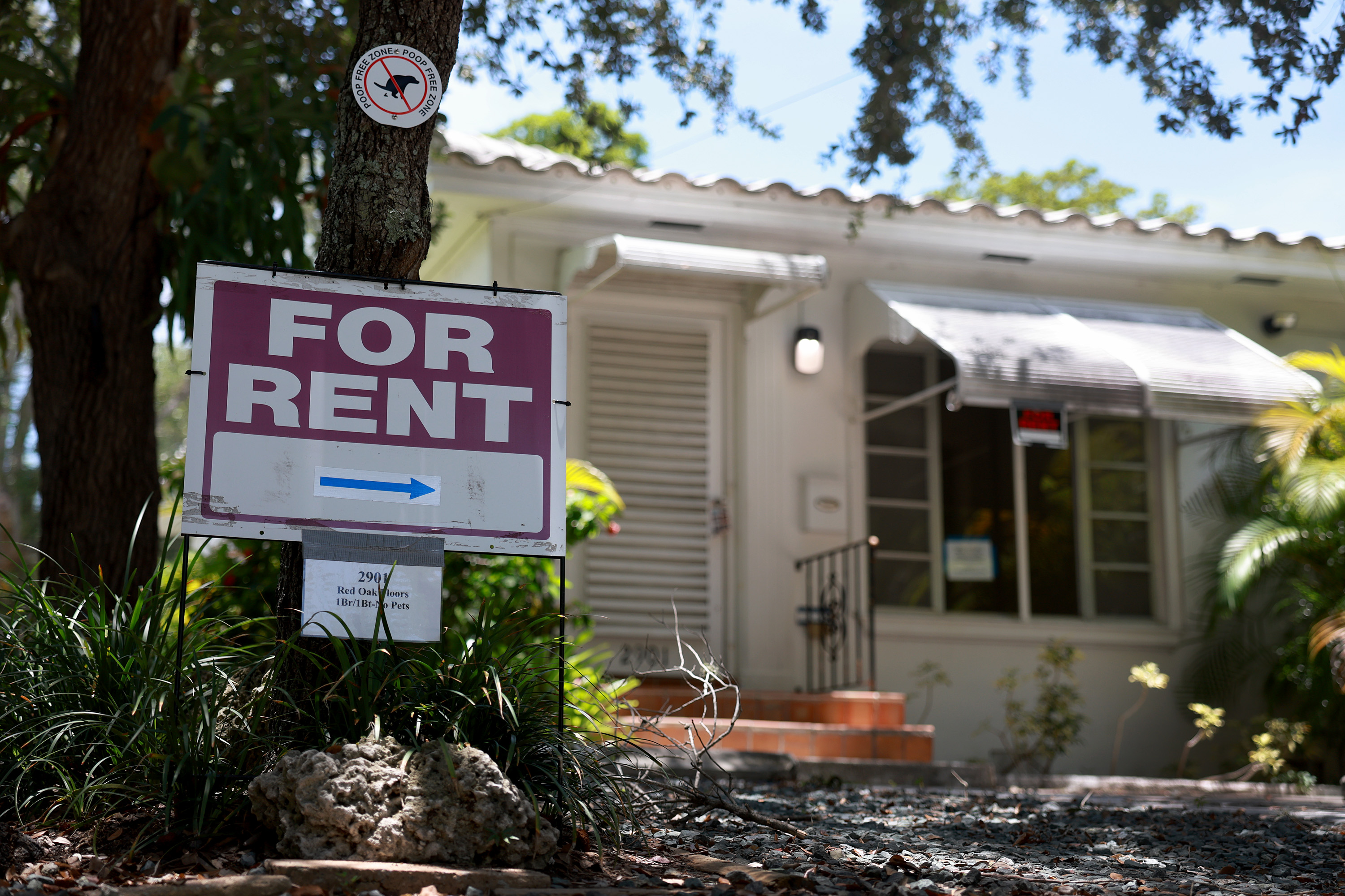 US Median Rents Fall for Eighth Month on Boom in New Apartments - Bloomberg