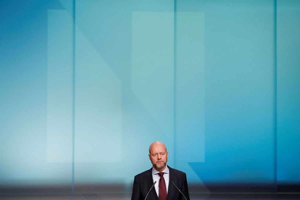 CEO of $1 Trillion Wealth Fund Says He ‘Really Screwed Up’ - Bloomberg