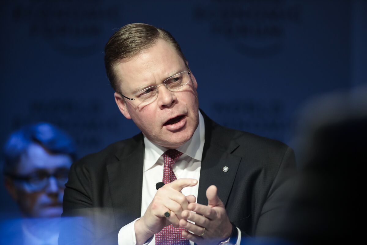 Centrica CEO to Step Down After First Dividend Cut in Years - Bloomberg