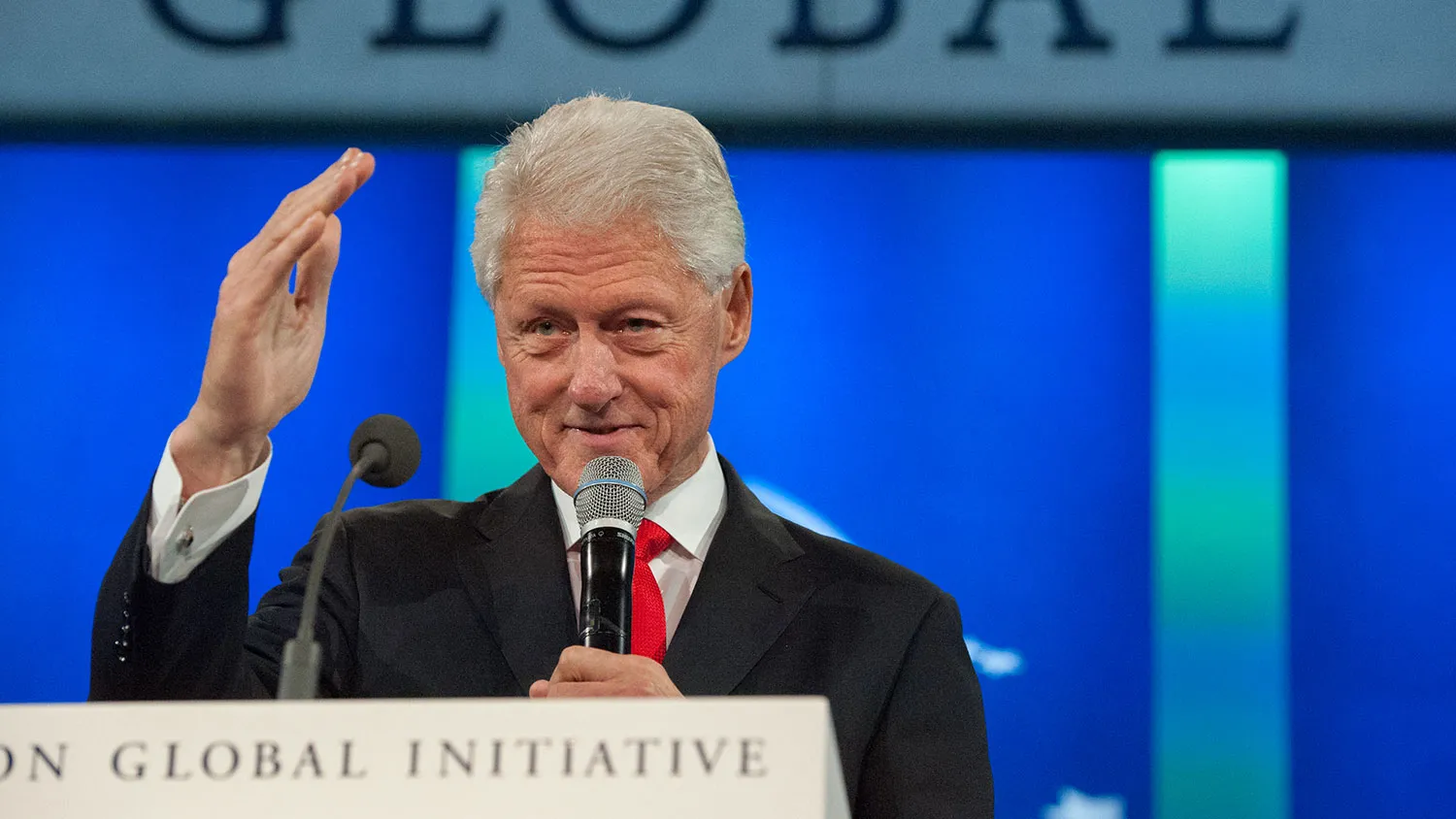 Bill Clinton Aide Said to Worry About Conflicts at Foundation - Bloomberg