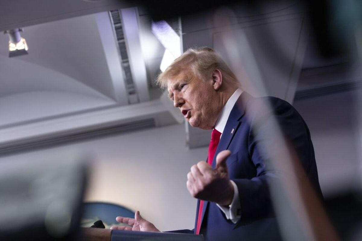 Trump Says He’ll Announce Reopening Task Force on Tuesday - Bloomberg