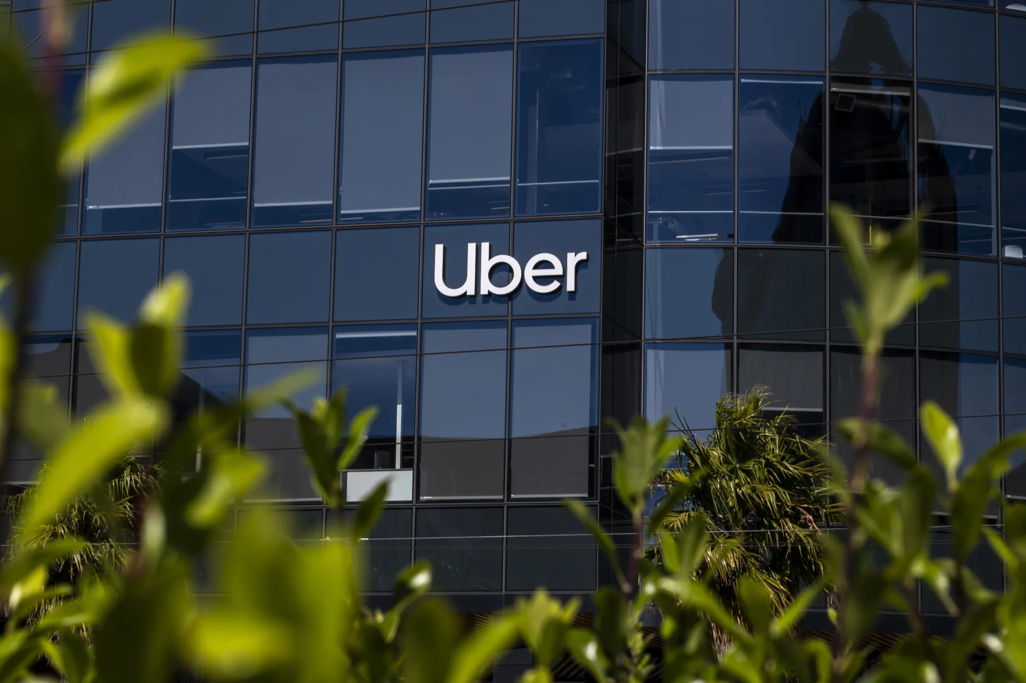 Uber lanza su primera venta de bonos como empresa con grado de ...