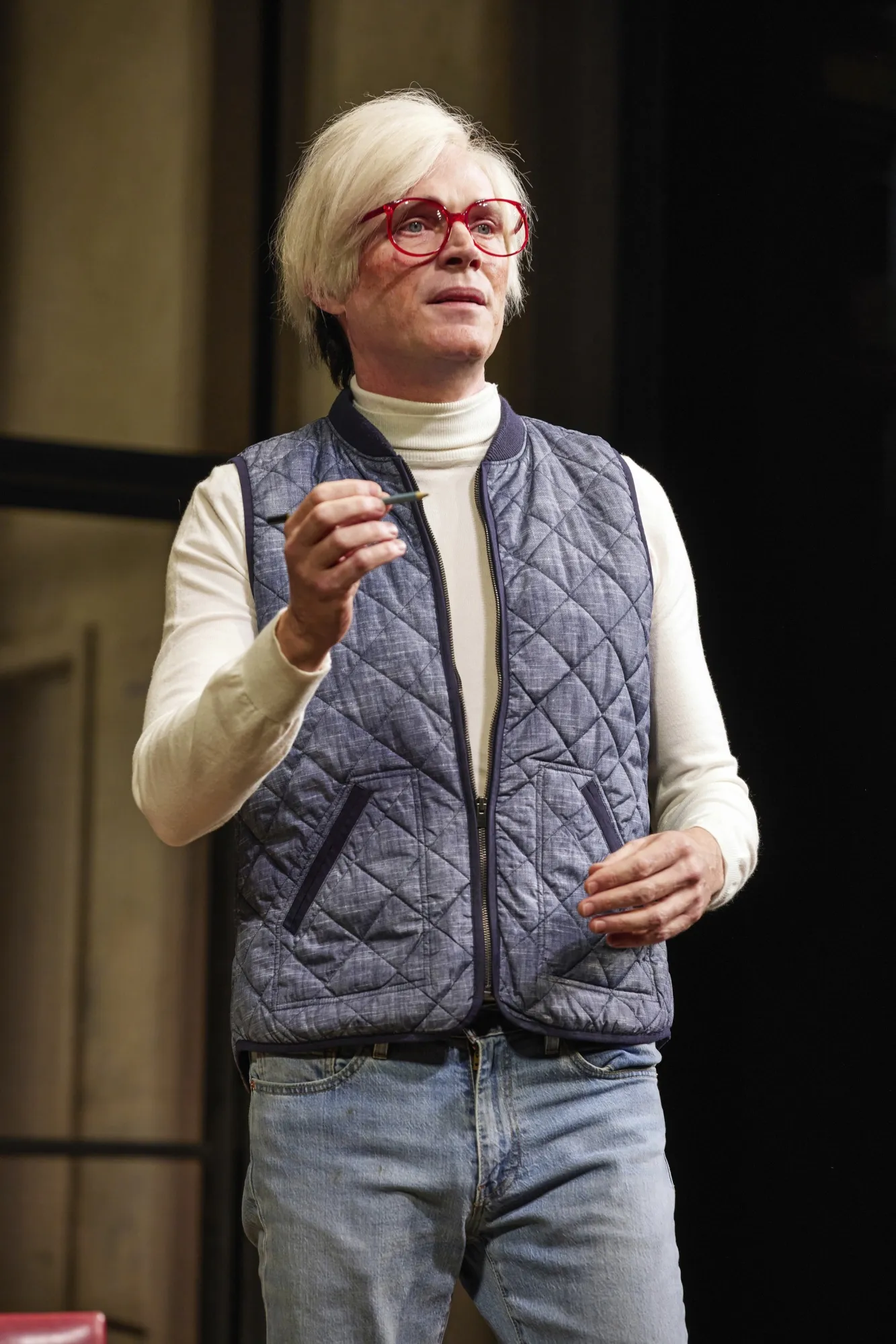 Paul Bettany Explores Being Art Star Andy Warhol on Broadway - Bloomberg