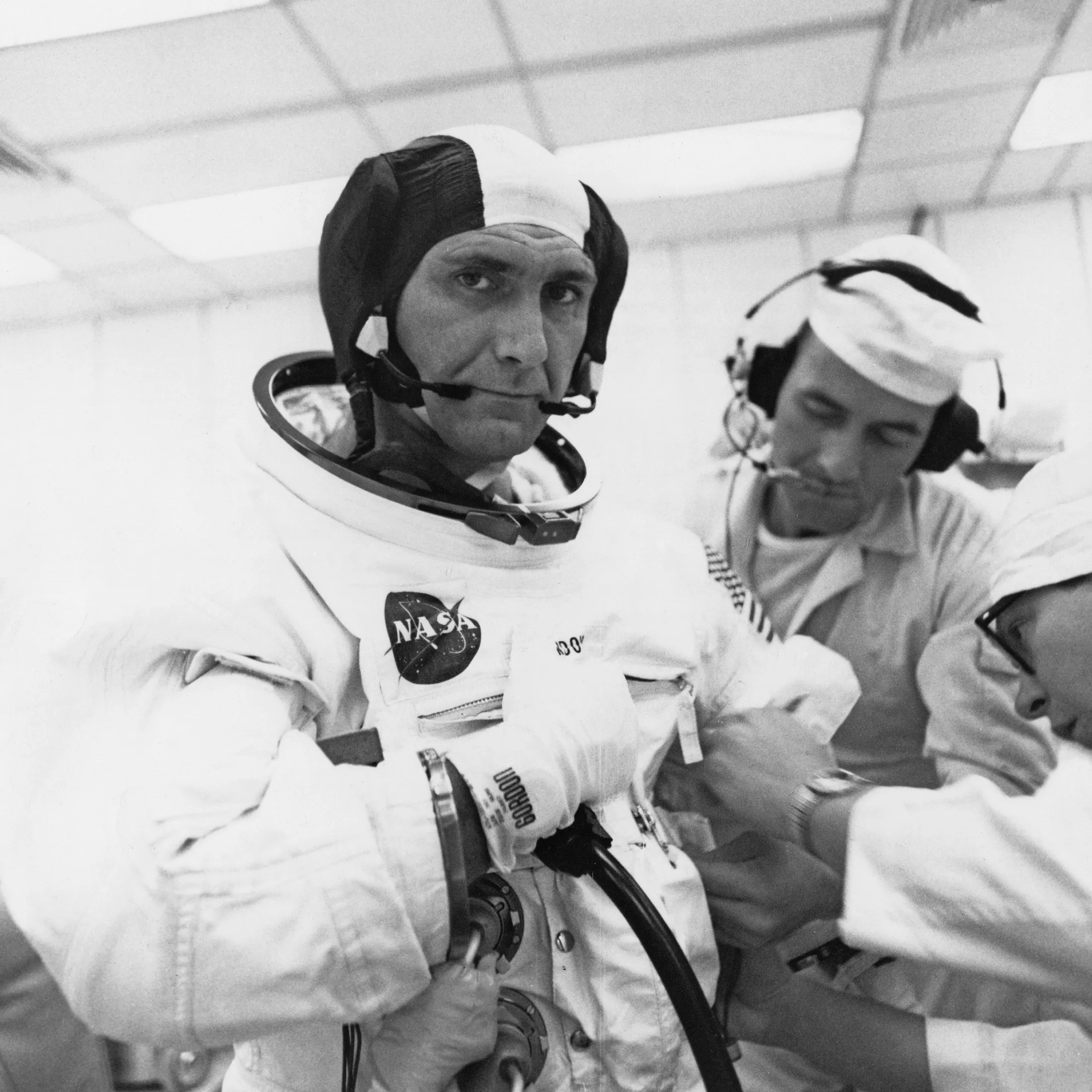 Richard Gordon, Who Flew to Moon With Apollo 12, Dies at 88 - Bloomberg