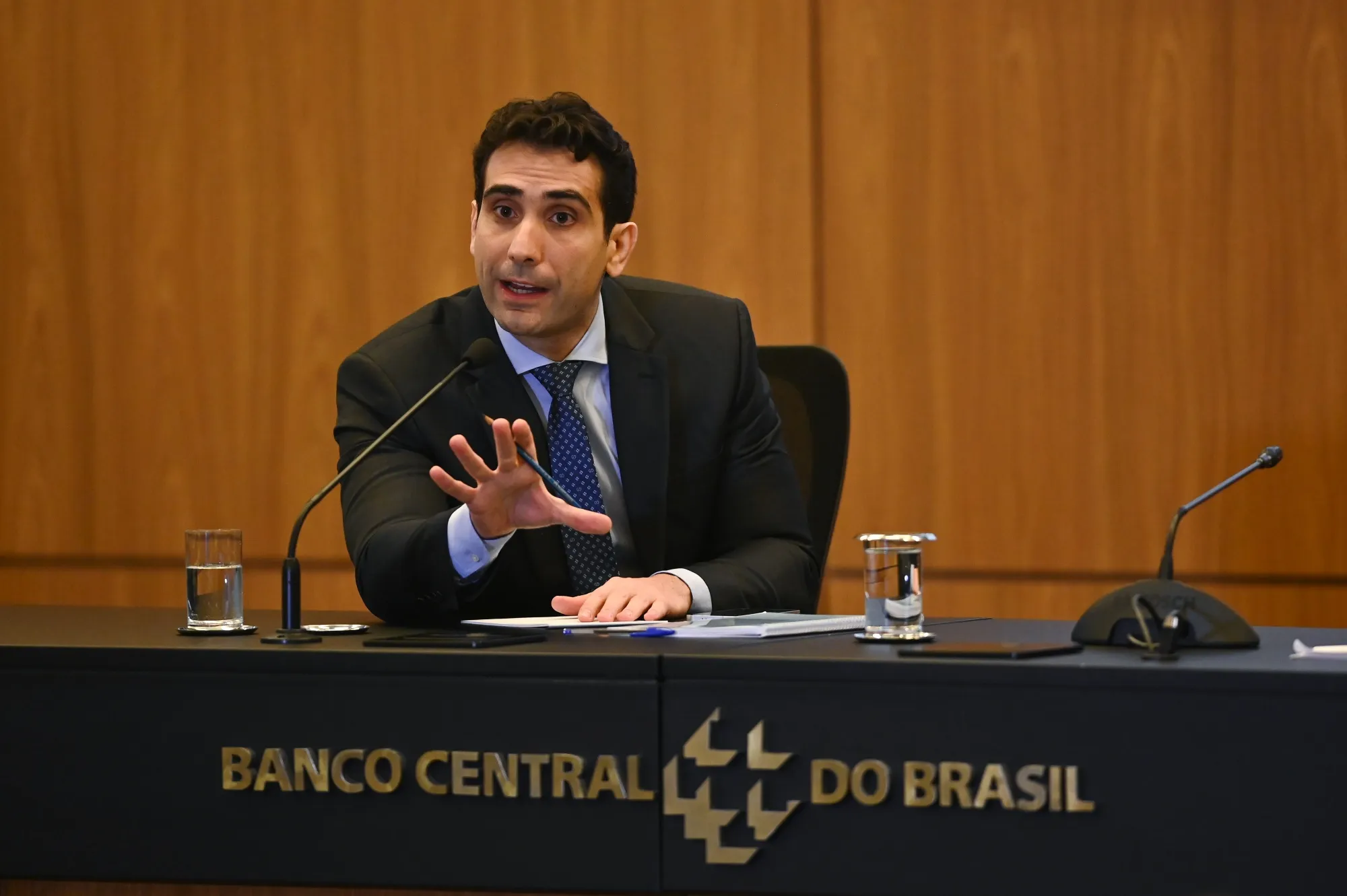 BC sobe o tom em ata e desfaz parte da visão de Copom brando - Bloomberg