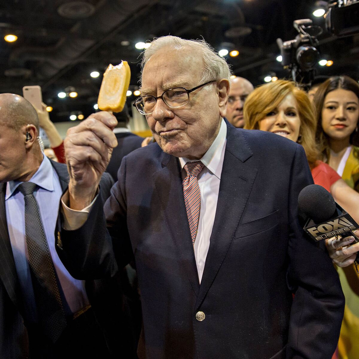 Warren Buffett's Annual Lunch Auction Starts Sunday Evening - Bloomberg