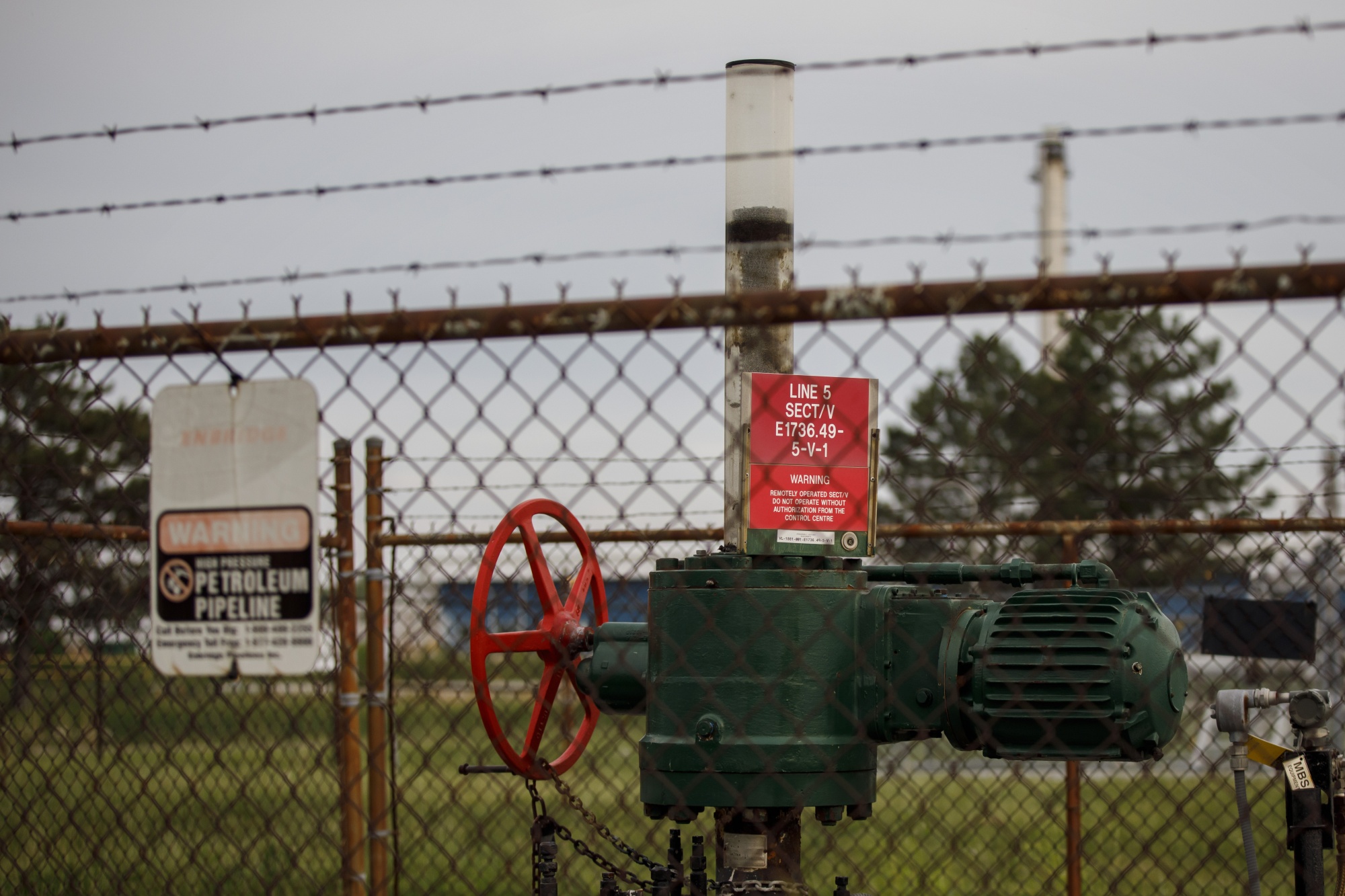 Line 5 Pipeline: Why Canada and Michigan Are Fighting Over Enbridge Oil ...