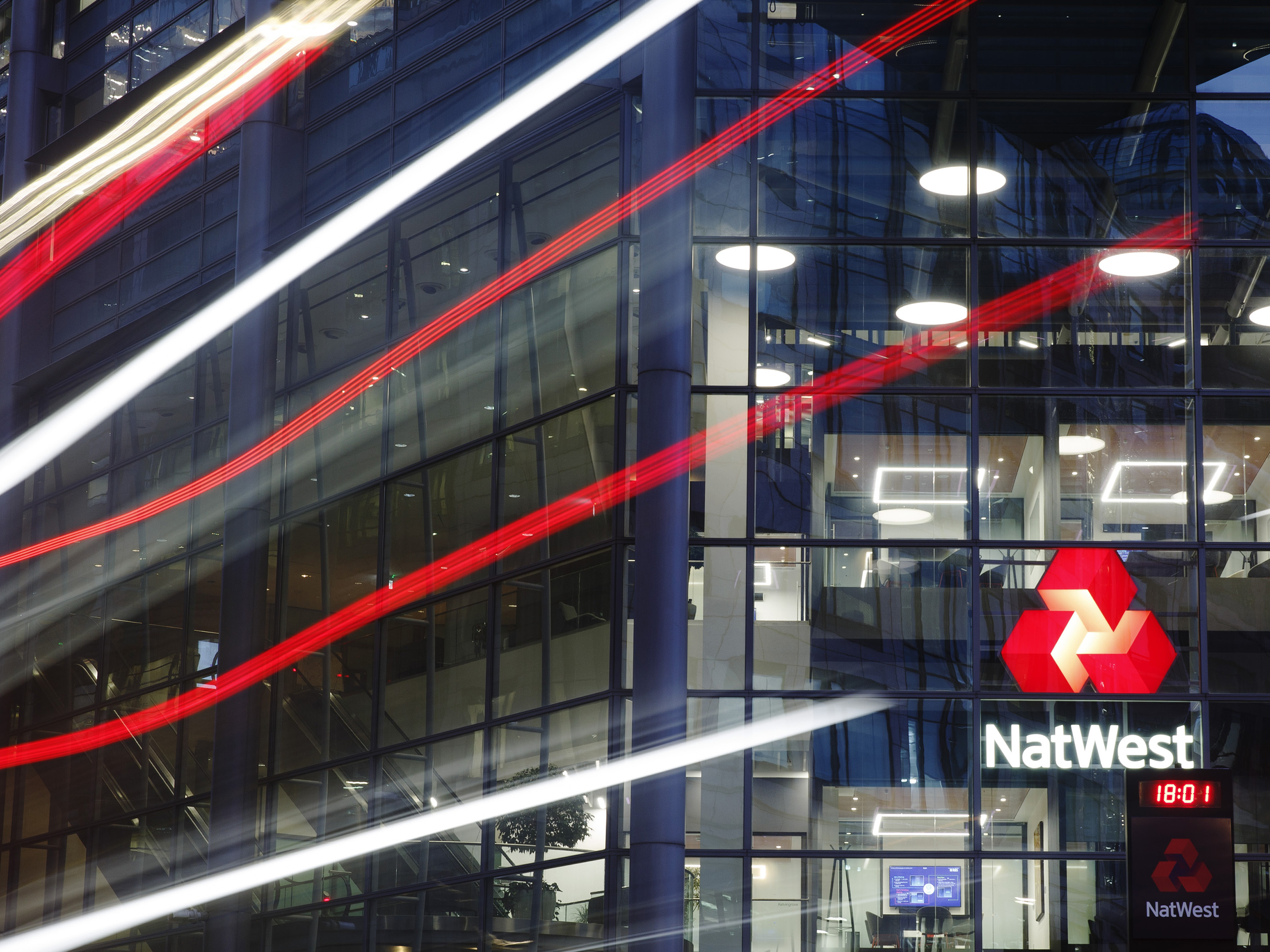 ナットウエストのトレーディング部門が｢レッドゾーン｣、モデルに欠陥 - Bloomberg