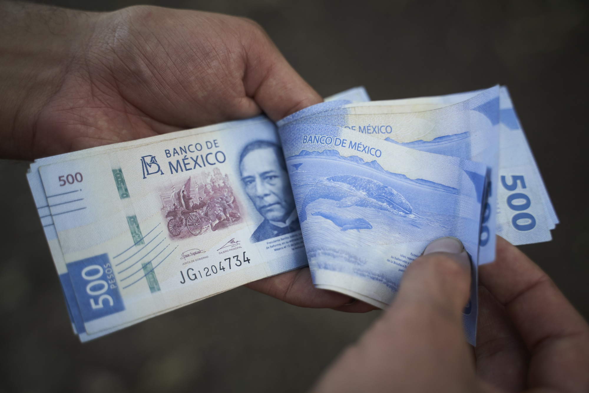 El “pandemónium” del peso mexicano muestra señales de ceder - Bloomberg