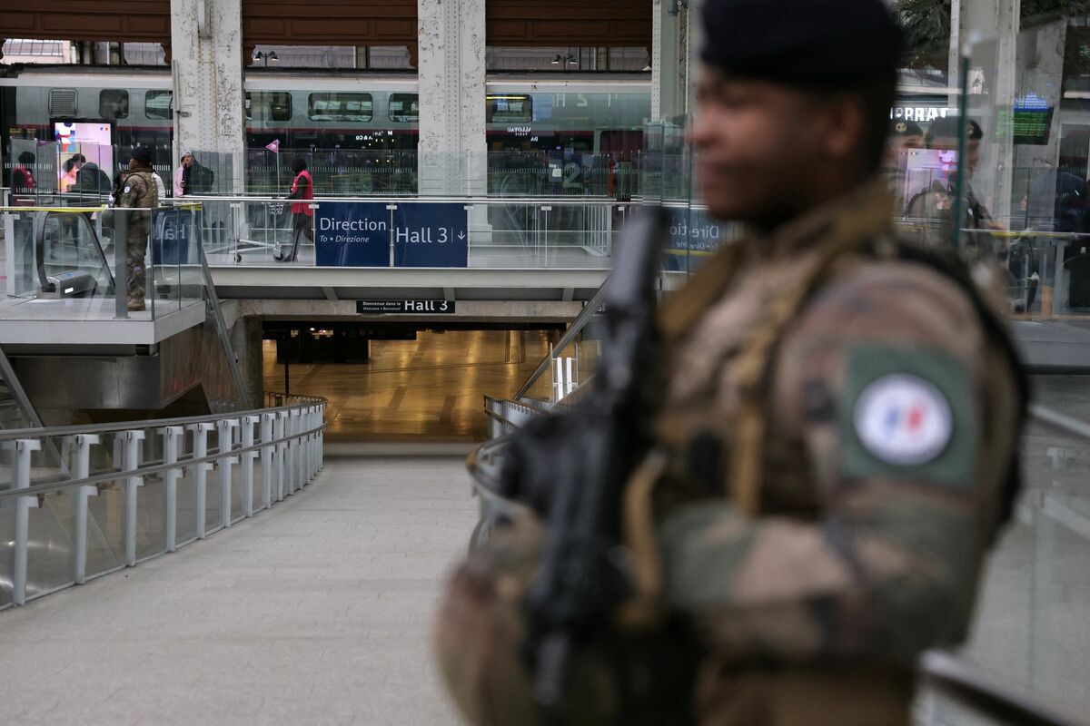 Paris police say suspect in train station attack that injured 3 may ...