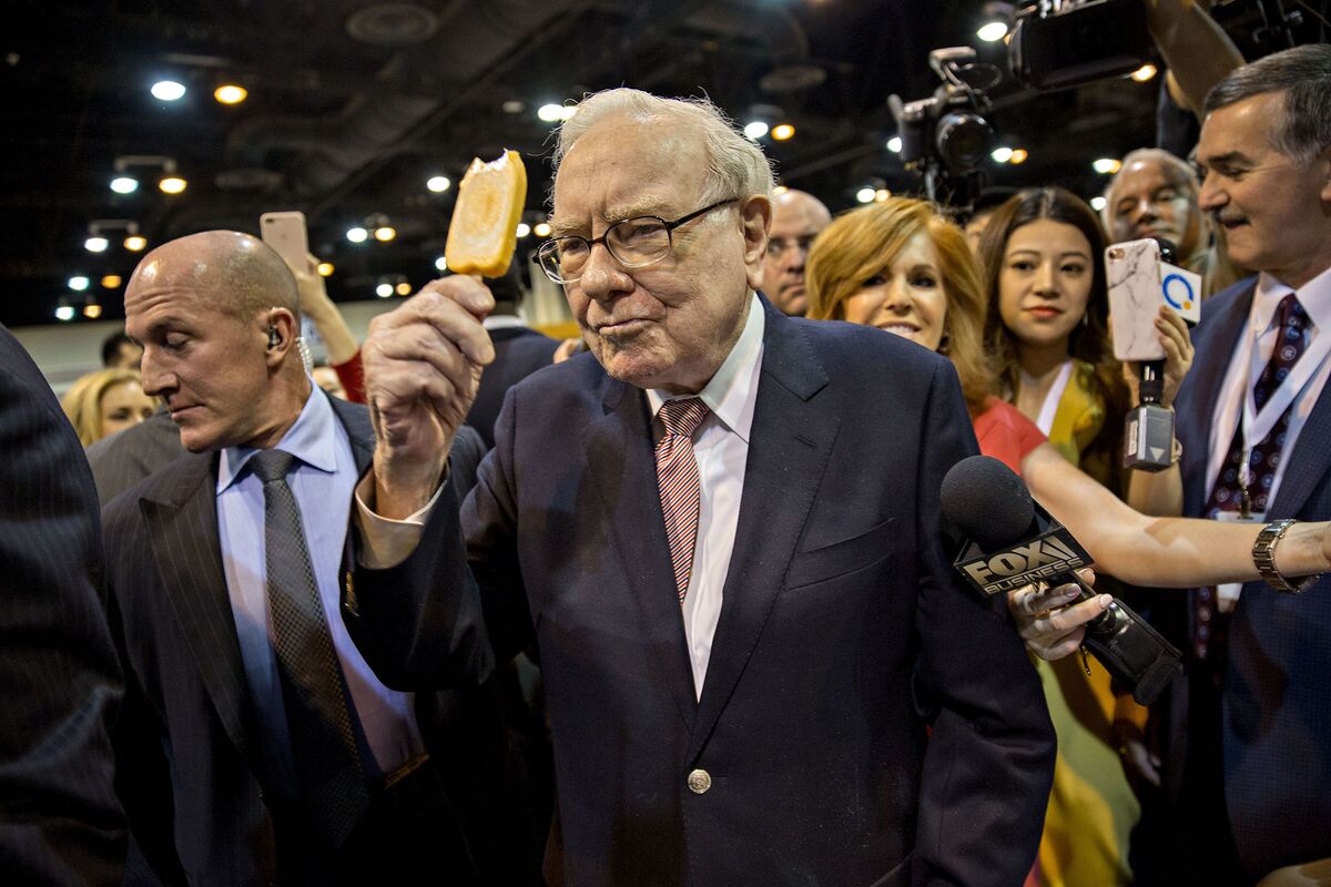 Is a $2.7 Million Lunch With Warren Buffett a Bargain? - Bloomberg
