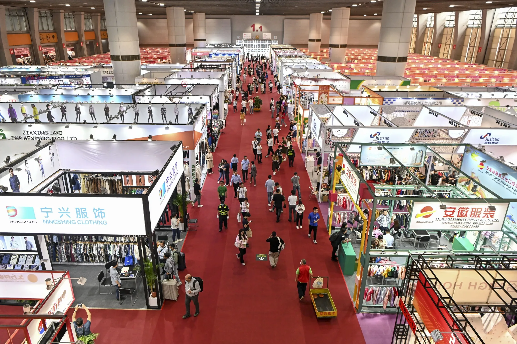 China’s Main Trade Fair Struggles to Lure Buyers as Global Growth Slows ...
