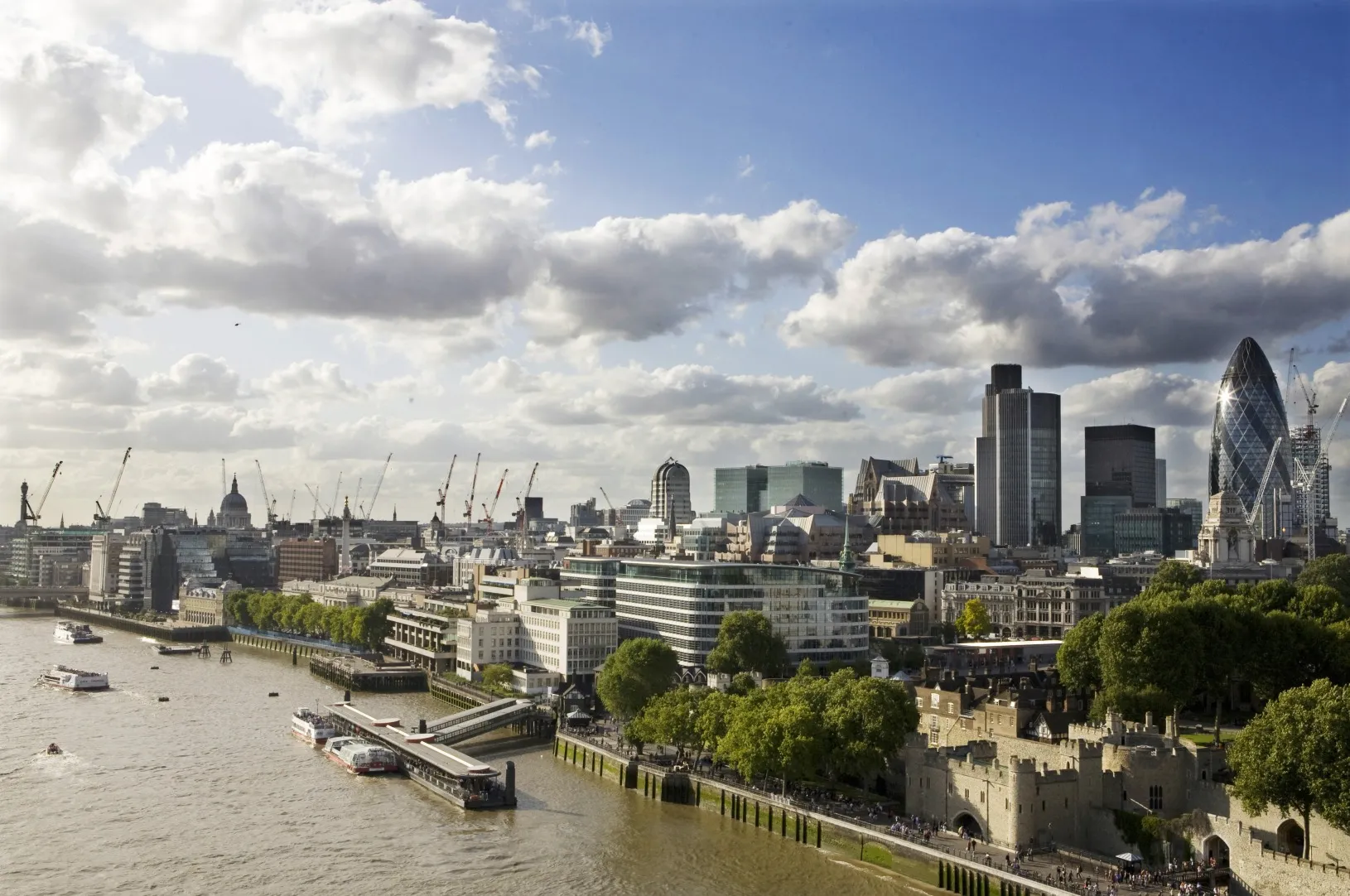 Britain Sizzles Through Hottest Day of Year - Bloomberg