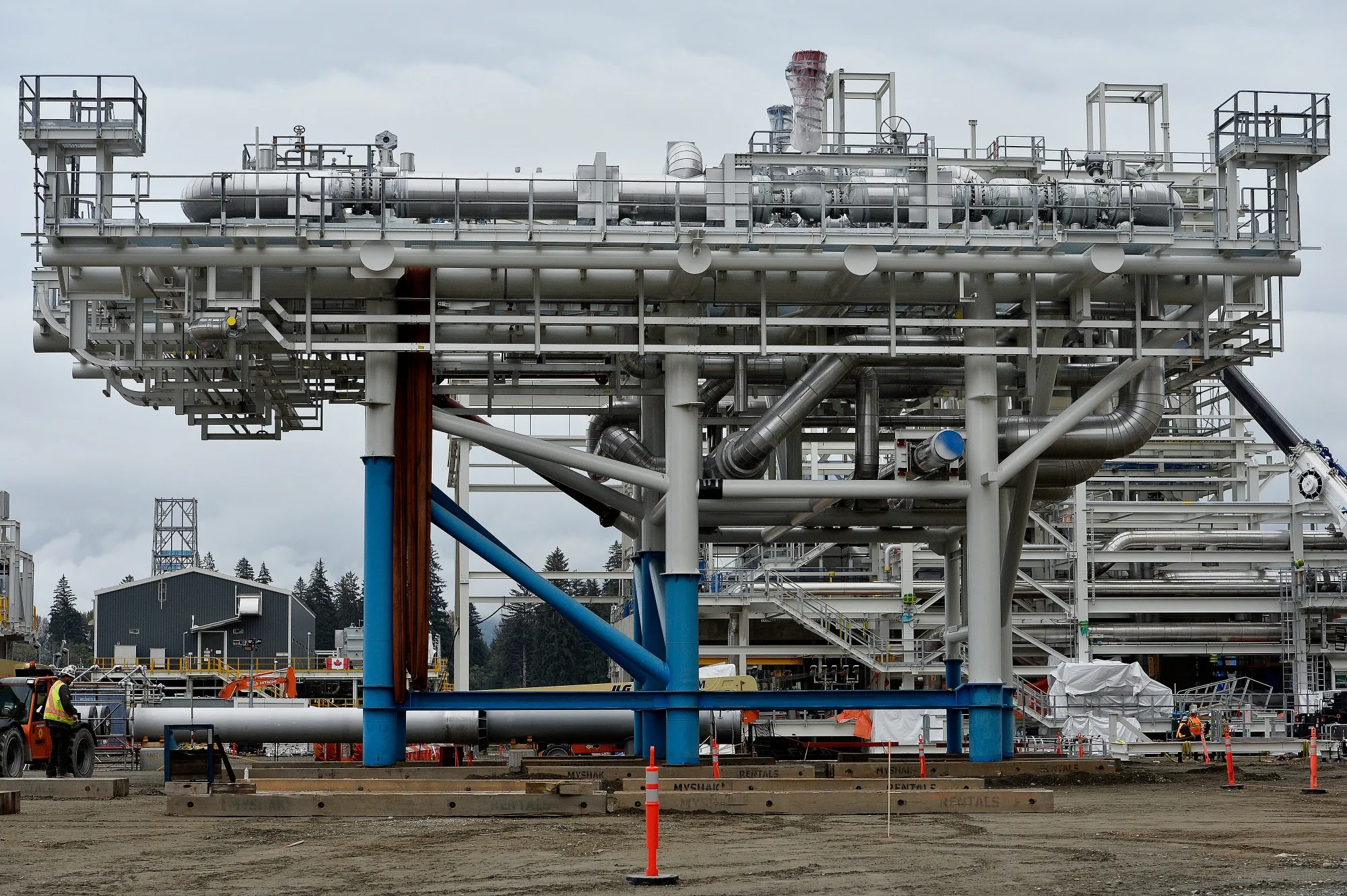 Shell’s LNG Canada Plans First Exports as Soon as Late June - Bloomberg