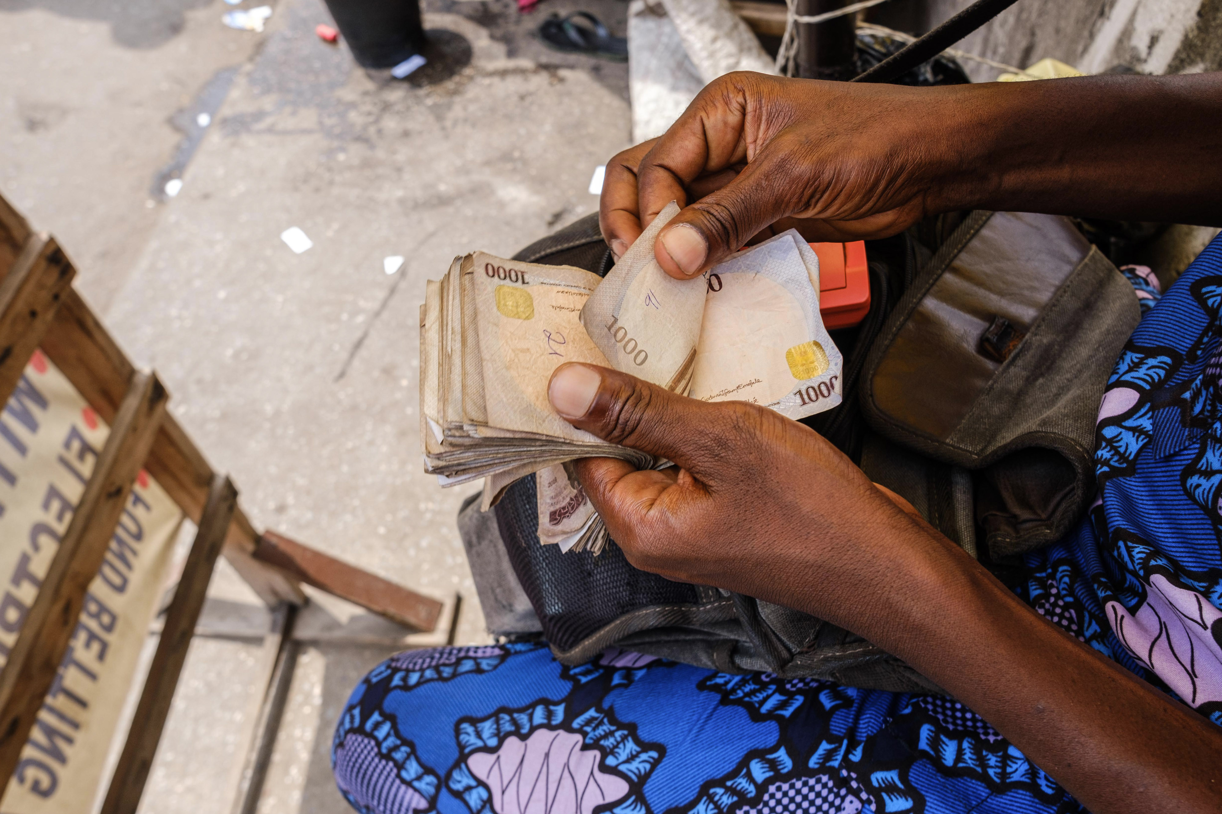 (NGN USD) Nigerian Naira Plunge Pushes Top Miller to First Loss Since ...