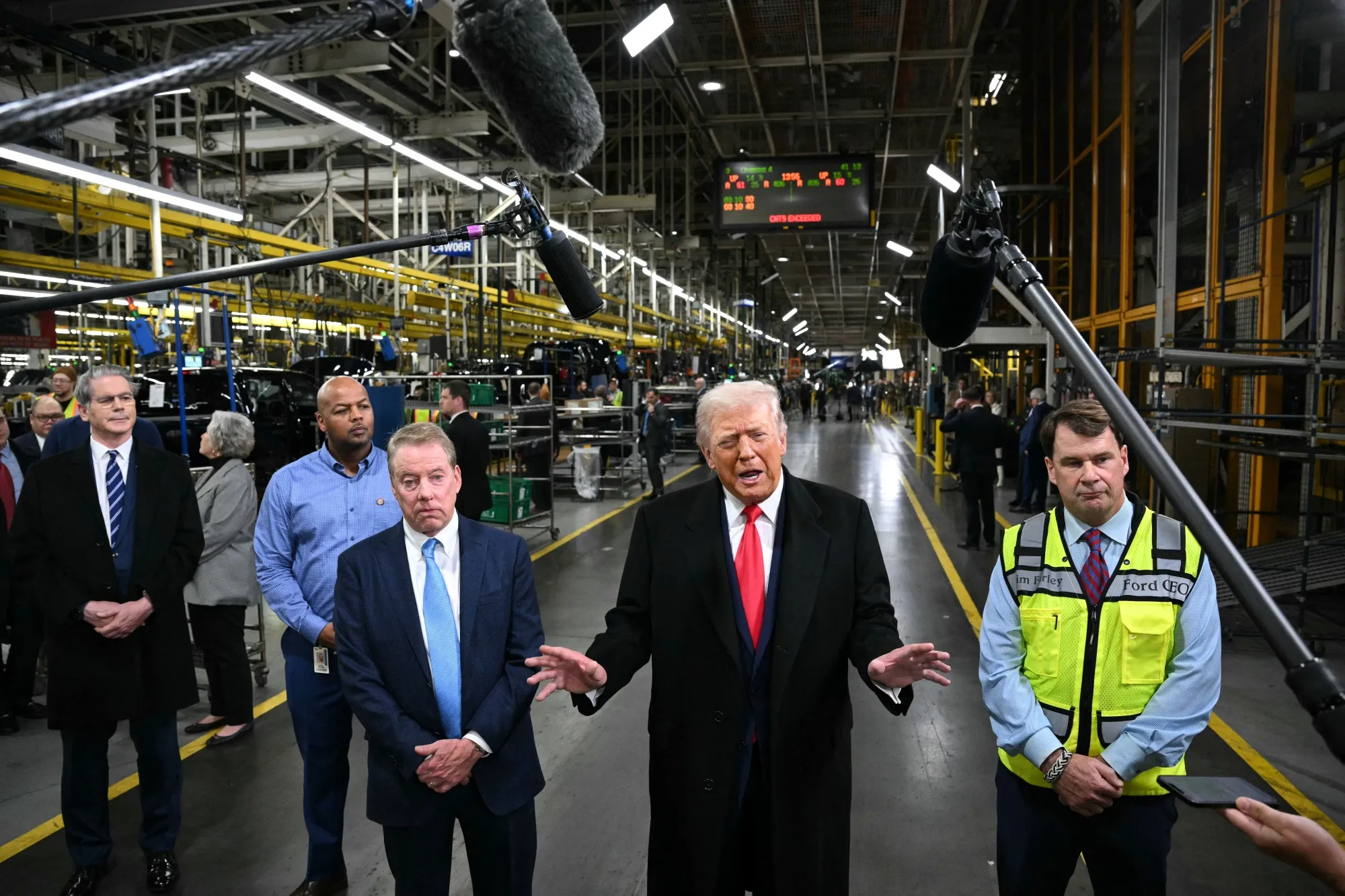 Ford Worker Who Heckled Trump Draws the Support of United Auto Workers ...