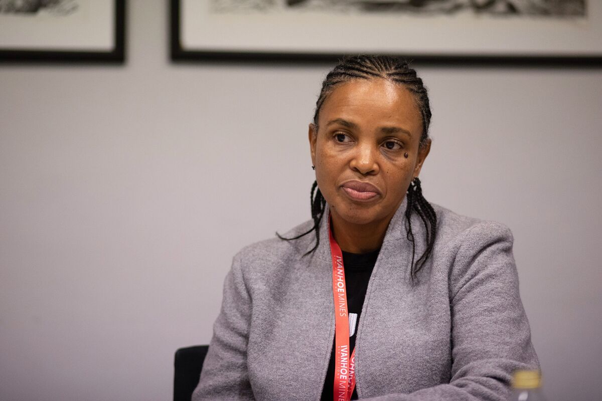 Transnet CEO Portia Derby Quits as South African Firm Founders - Bloomberg