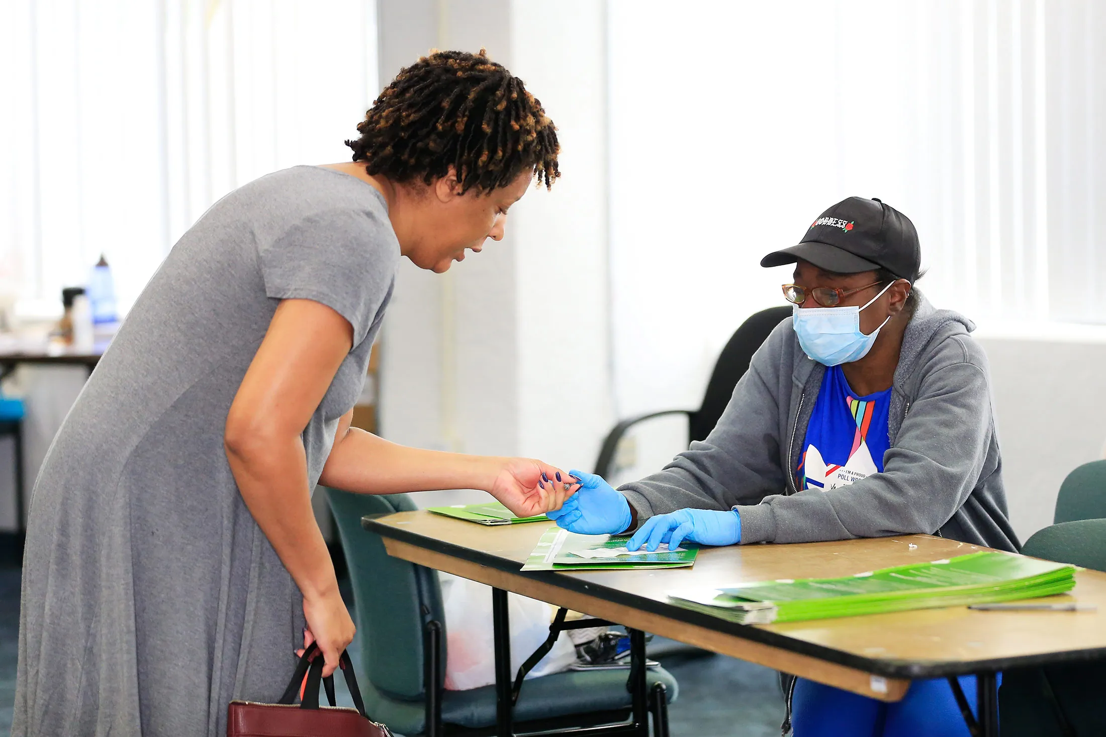 Voters in Illinois, Arizona, Florida Trickle Into Polls - Bloomberg