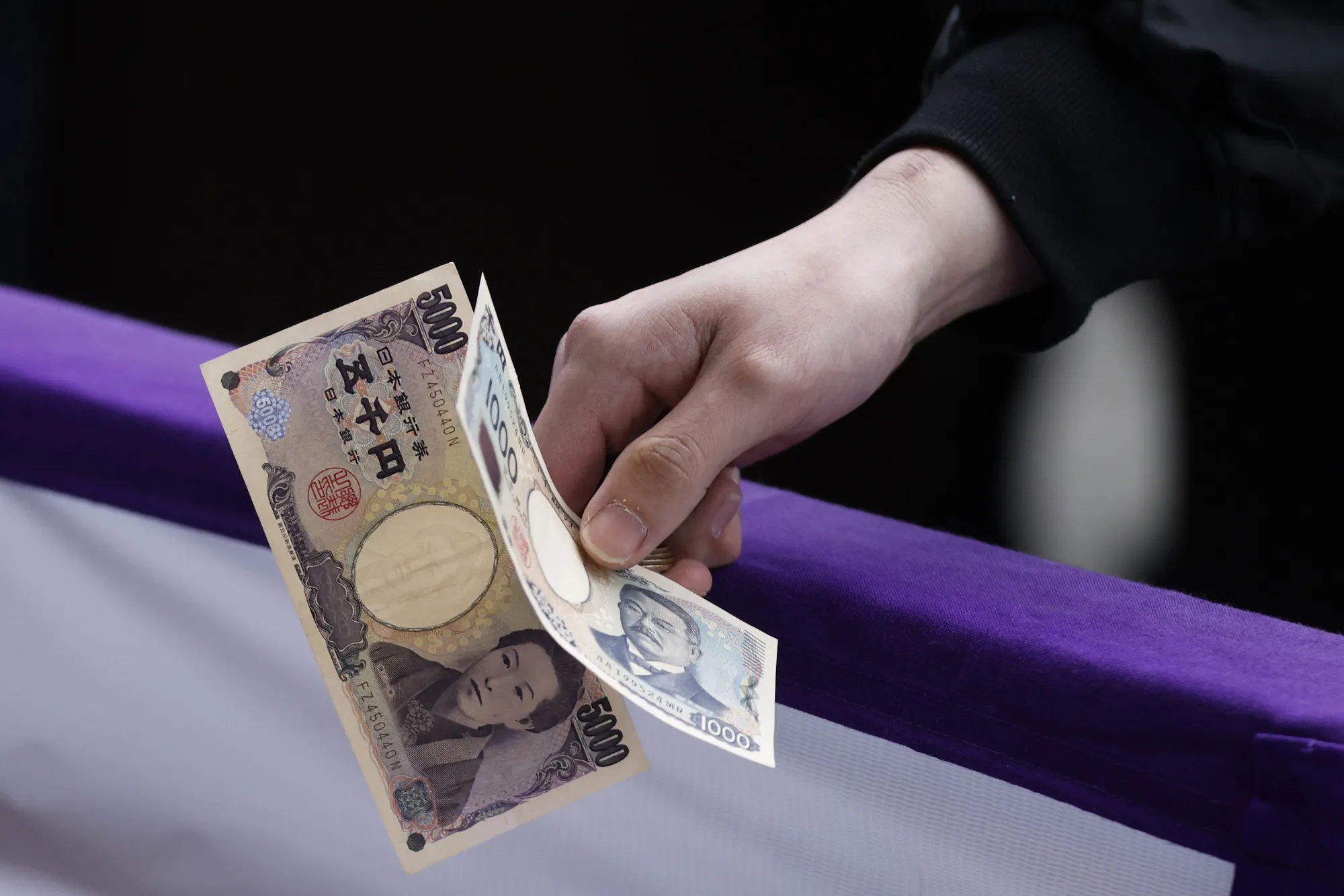 Yen May Rise 15% on Rates, Haven Bets, BNP Paribas Asset Says - Bloomberg