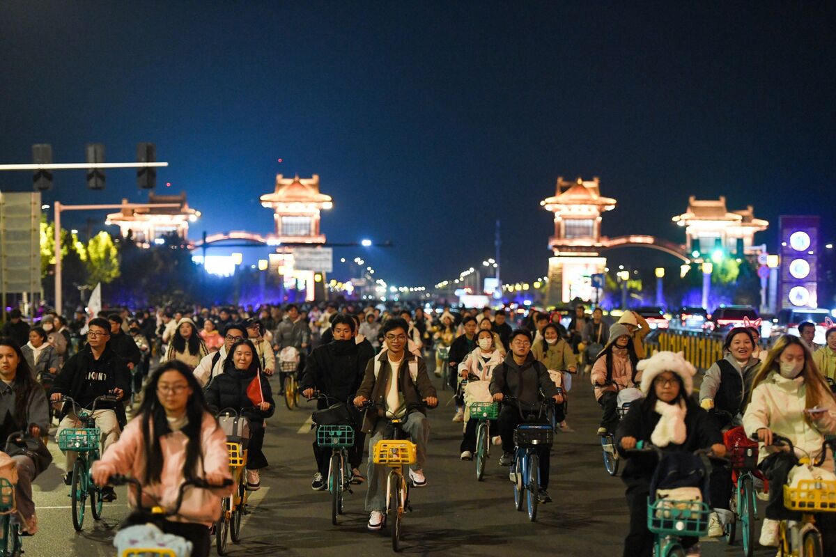 China U-Turn on Night Biking Craze Shows Obsession With Control - Bloomberg