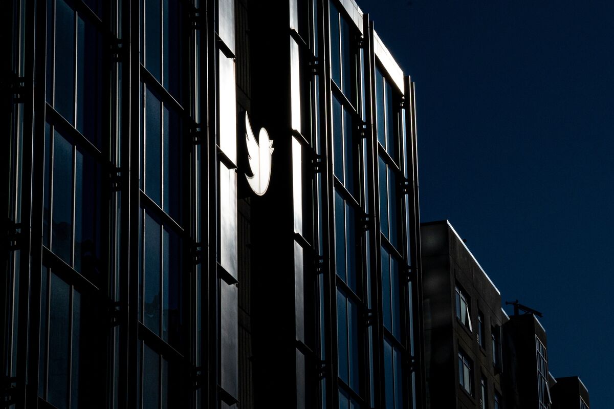 Twitter Employees Sue Company Over Refusal to Pay 2022 Bonuses - Bloomberg