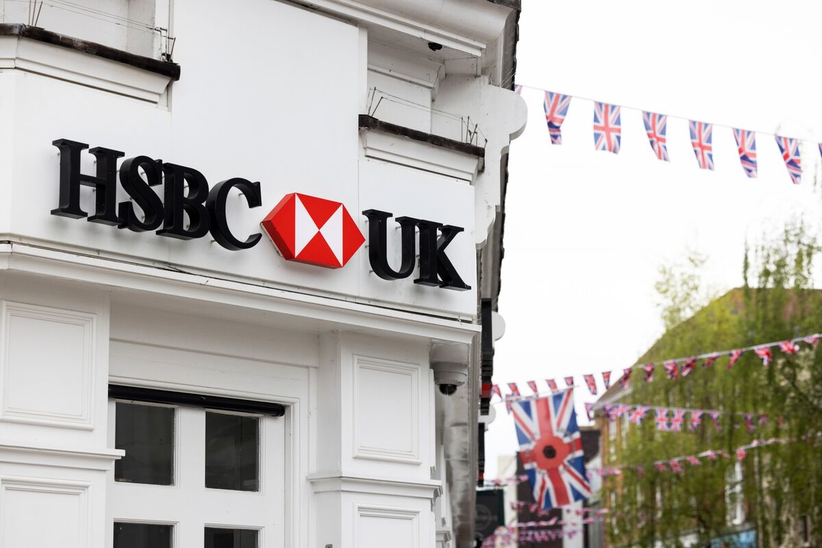HSBC Links UK Retail Staff Bonuses With Return-to-Office Mandate ...