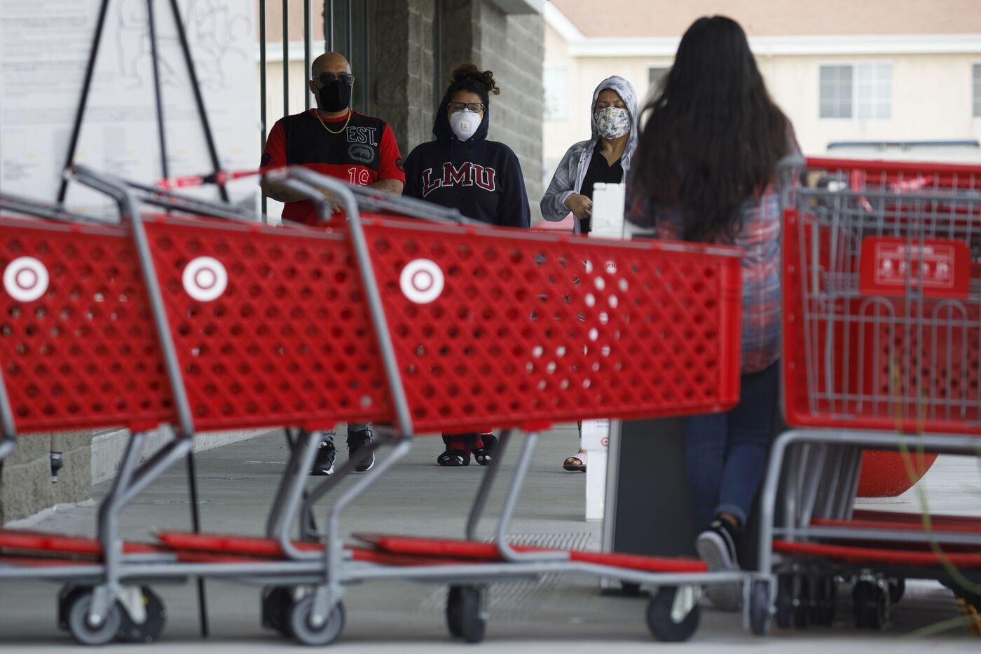 what-is-target-starting-pay-boosted-to-15-an-hour-as-promised-bloomberg