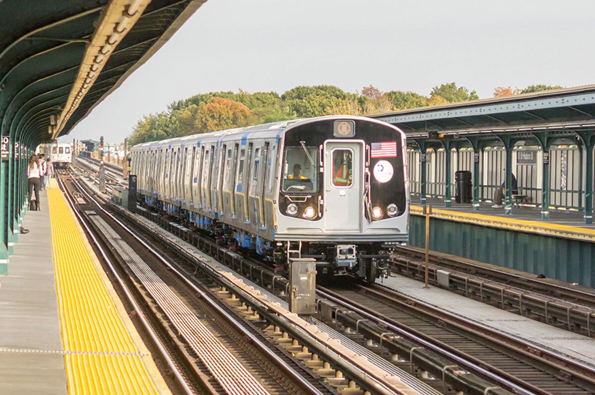 About 300 NYC Subway Cars Pulled From Service for Door Glitches - Bloomberg