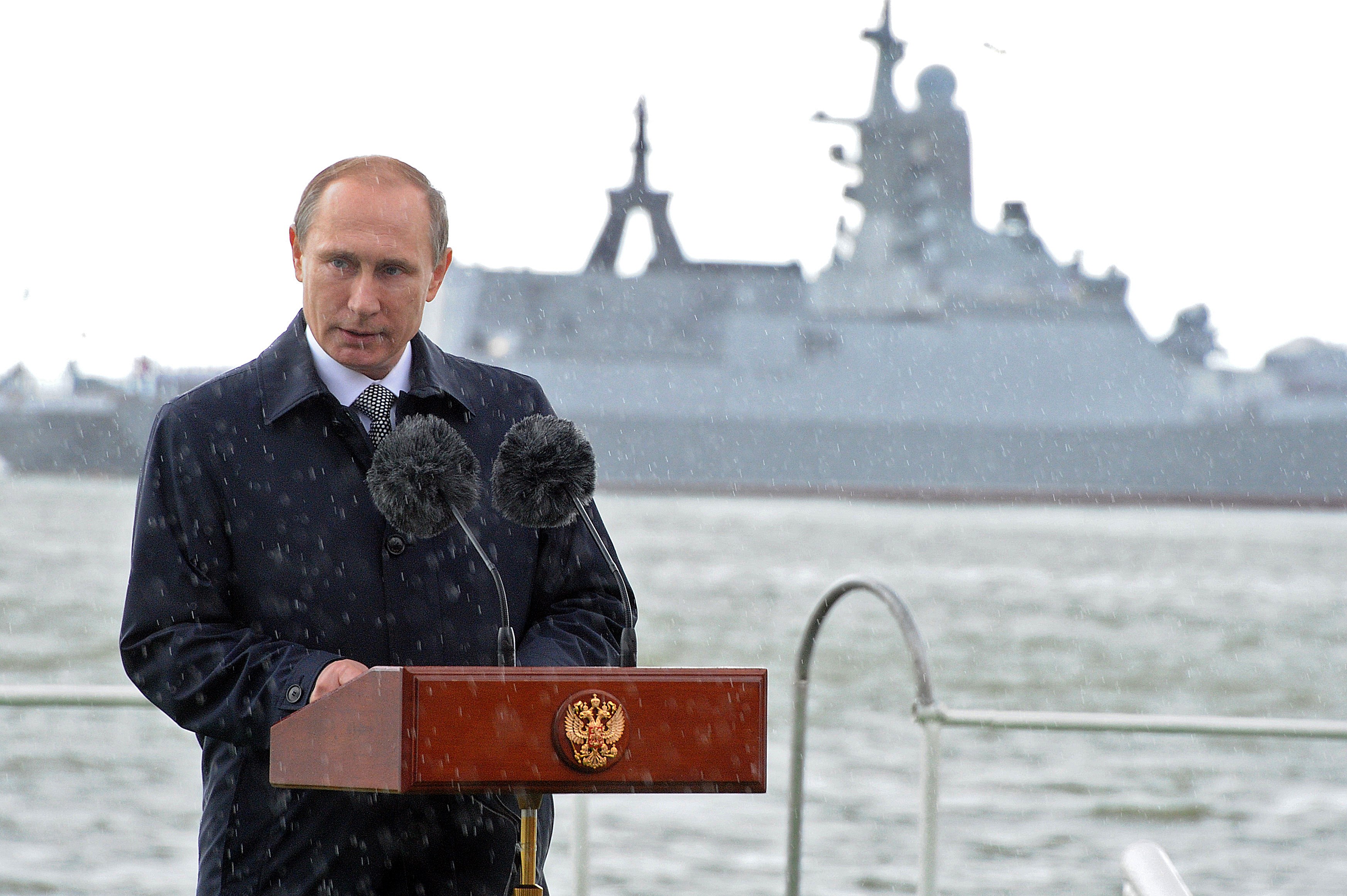 Putin’s Big Military Buildup Is Behind NATO Lines - Bloomberg