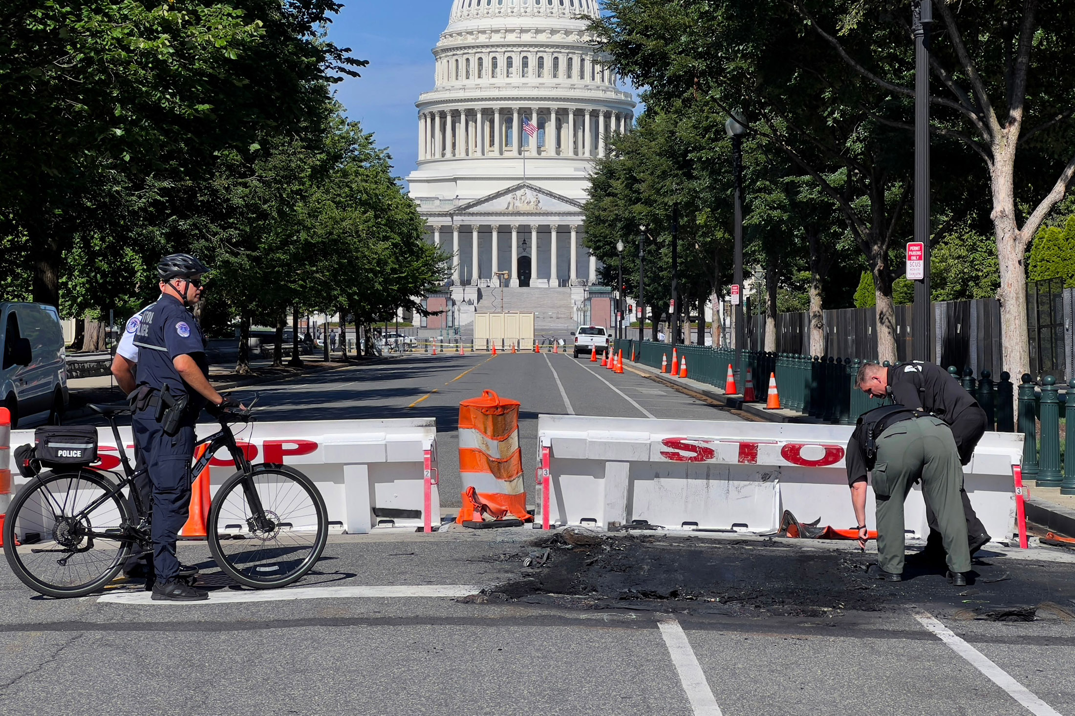 Man Crashes Car Into US Capitol Barrier, Fires Shots in Air - Bloomberg