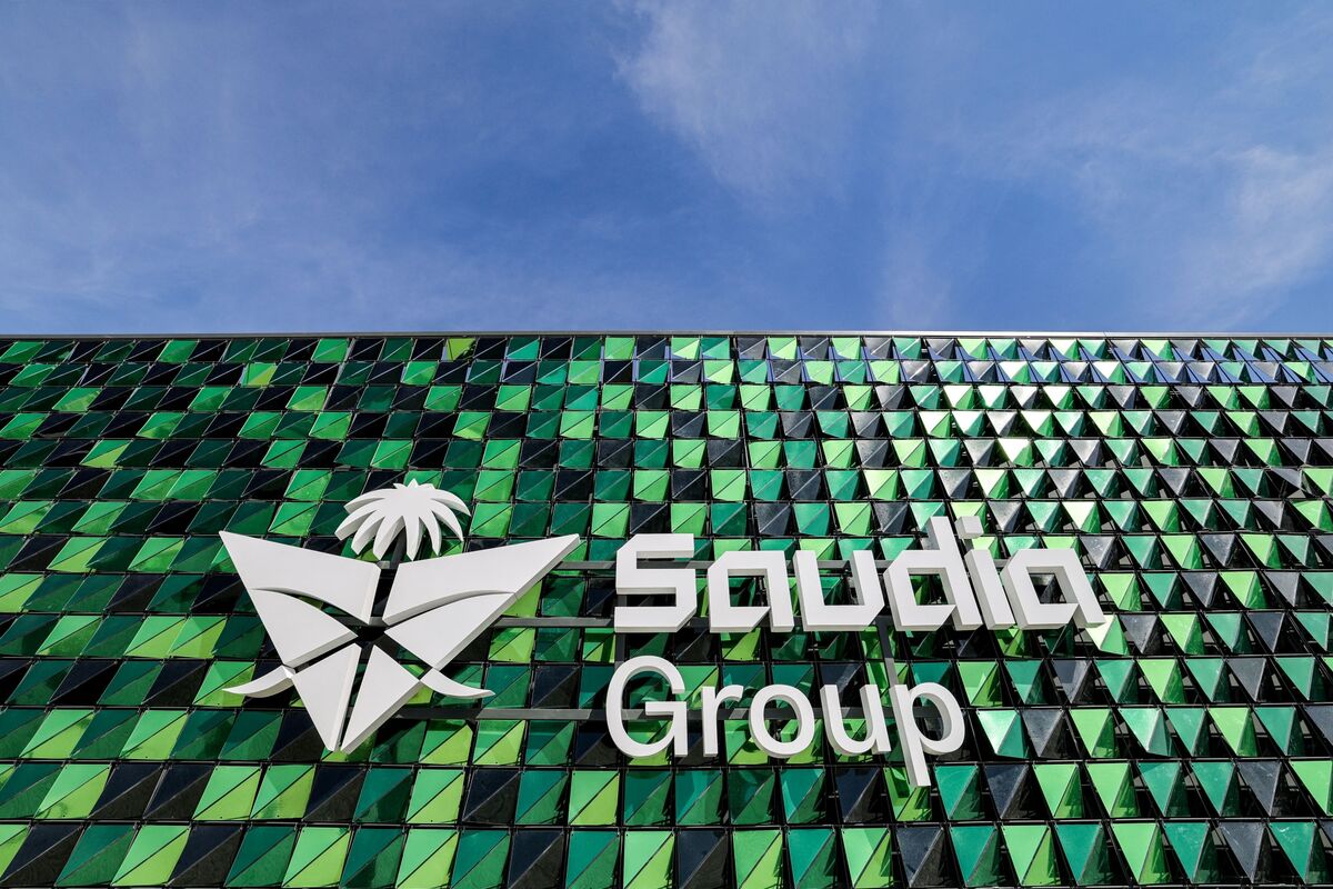 Saudia Weighs Fleet Expansion With Talks on 150 Airbus A320s - Bloomberg