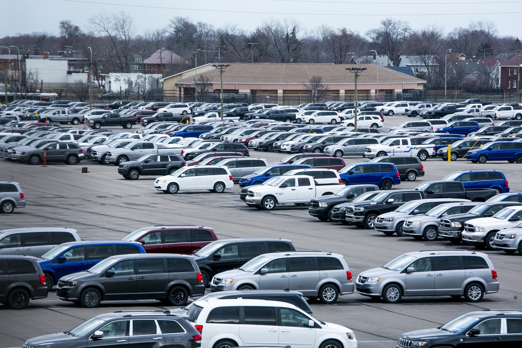 Fiat Said to Plan $1 Billion Bond Issue to Repay Credit Line - Bloomberg