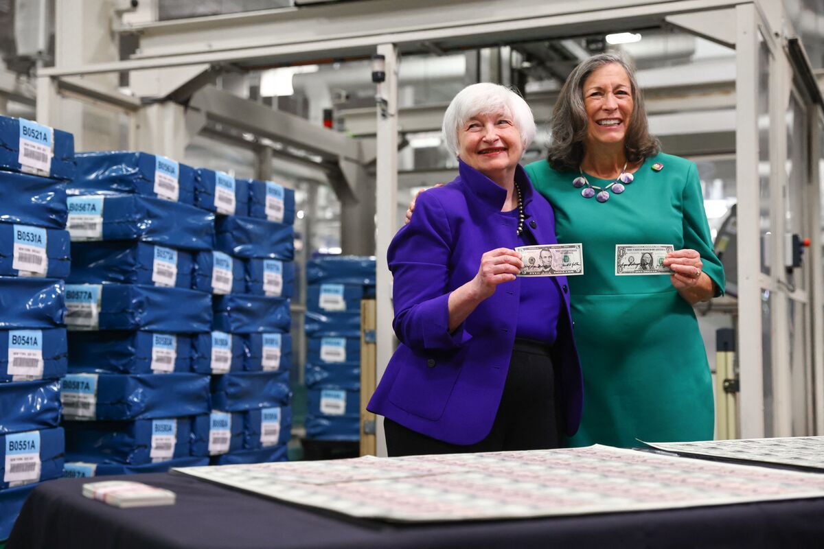 Janet Yellen Unveils First US Banknotes Signed by Female Treasury Chief ...