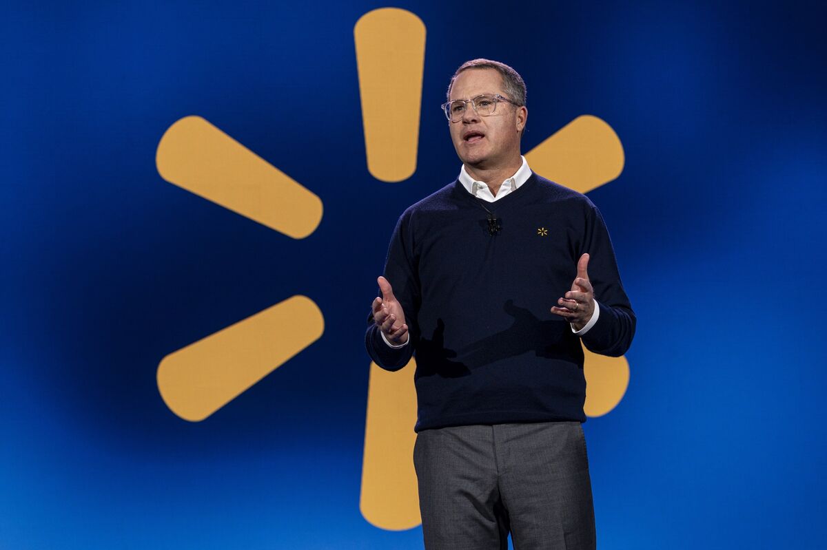 Walmart CEO Retires, US Head to Lead Retailer Into AI Age - Bloomberg