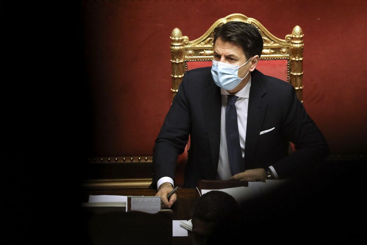Italian Premier Wins Confidence Vote, Still Seeks Majority - Bloomberg