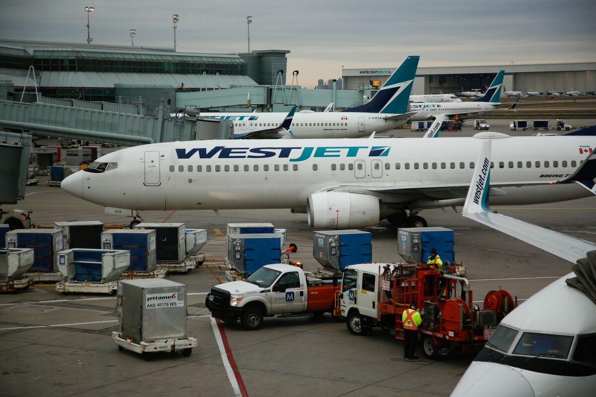 WestJet Airlines Reaches Tentative Pact to End Mechanics Strike - Bloomberg