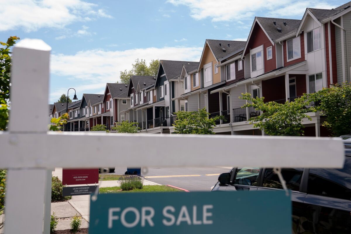 Pending US Home Sales Fall for First Time Since July - Bloomberg