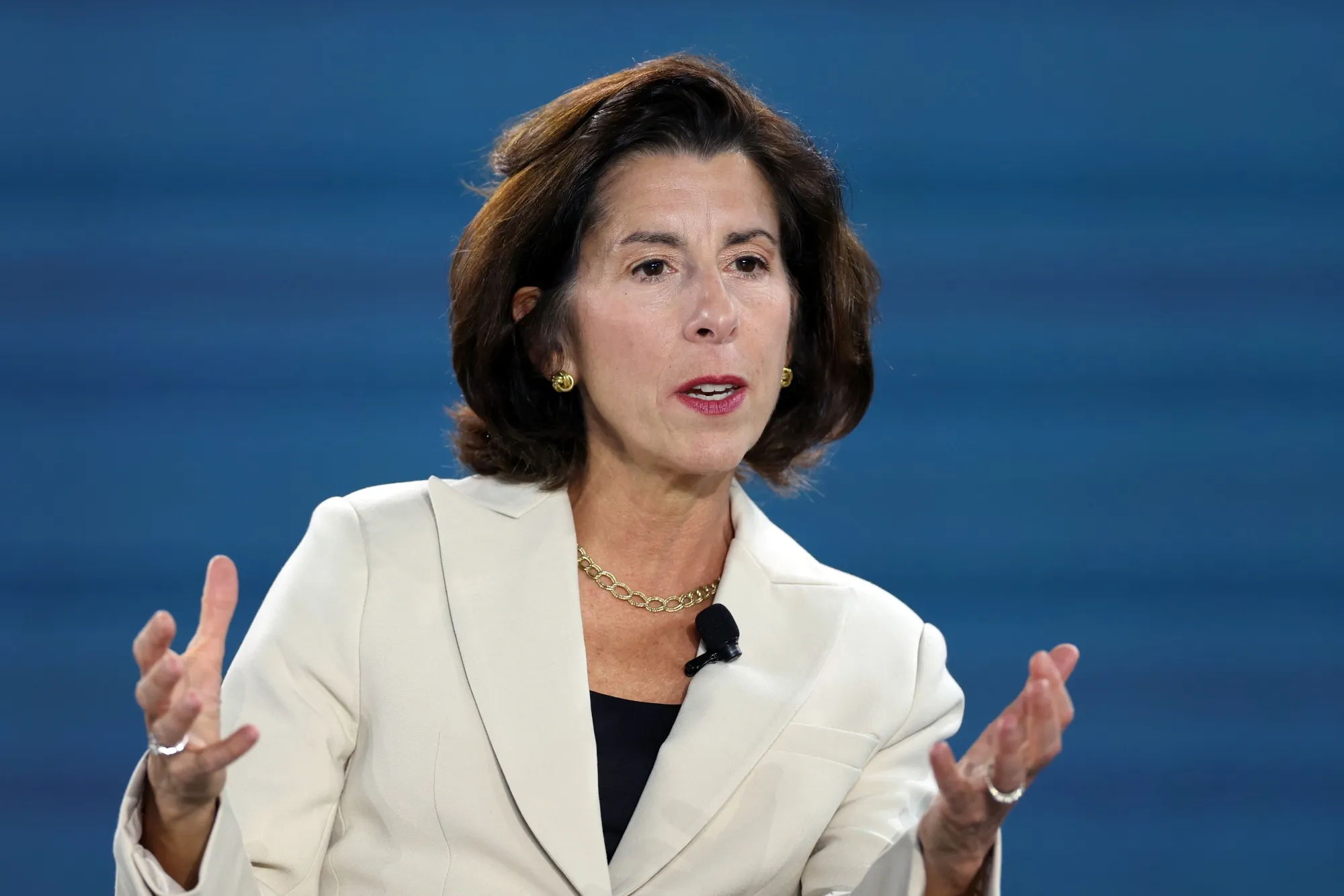 Raimondo Says Trump’s Tariffs Hard to Remove for Next President - Bloomberg