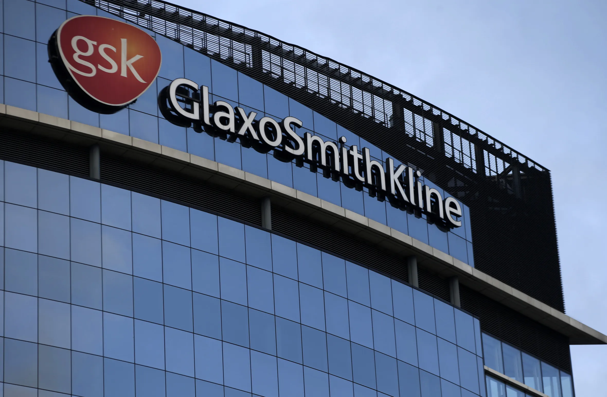 UK Drugmaker GSK Needs to Show It’s Kicked the Dealmaking Addiction ...