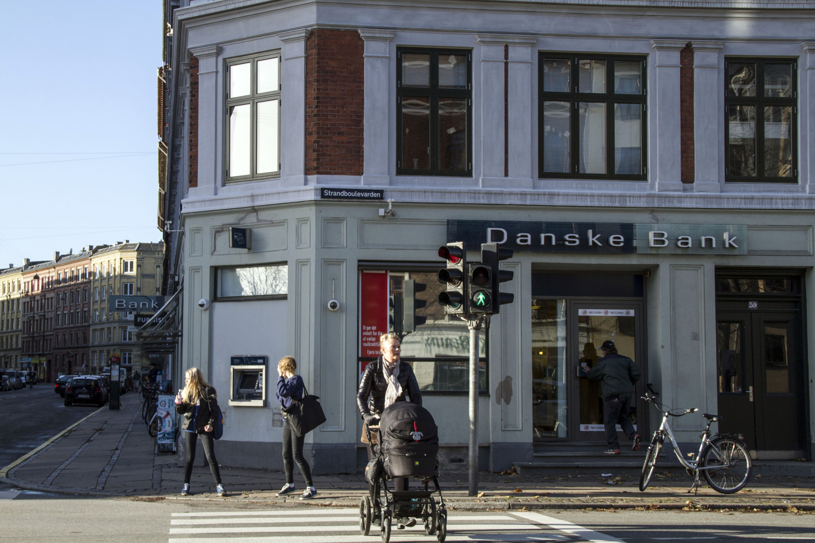 Danske to Repay Clients for High Cost of Low-Risk Strategy - Bloomberg