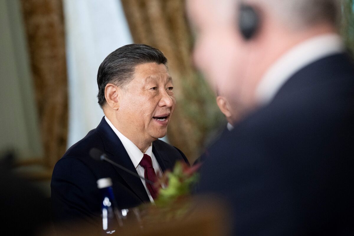 Xi APEC Dinner Includes Apple's Tim Cook, BlackRock's Larry Fink ...