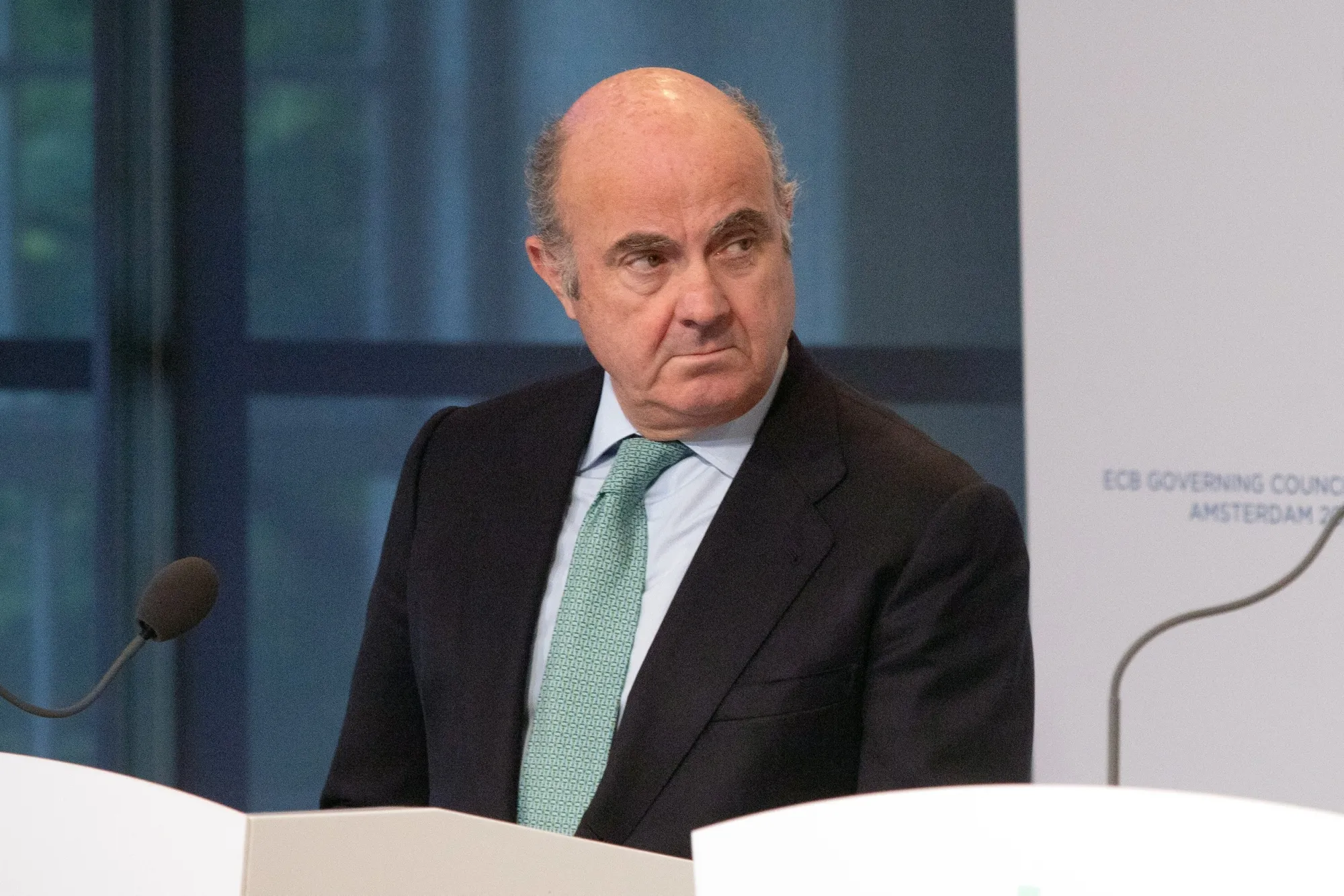 ECB Sees ‘Substantial Risks’ to Inflation Outlook, Luis de Guindos Says - Bloomberg