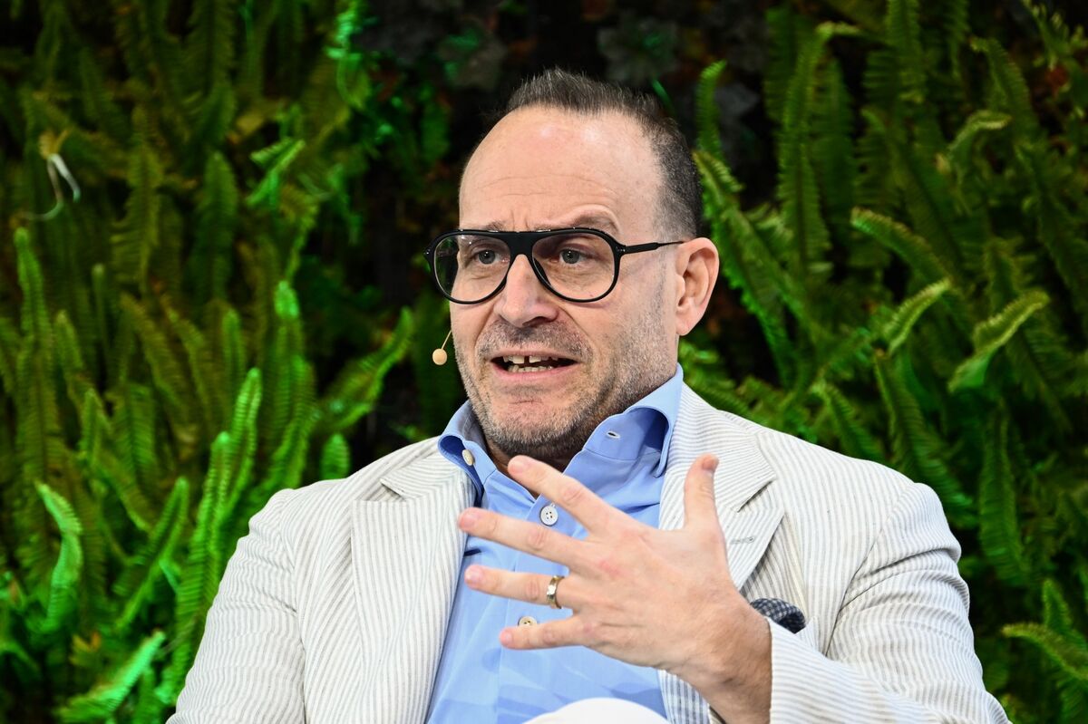 Saks’ Online CEO Says Amazon to Help ‘Future-Proof’ Neiman Deal - Bloomberg